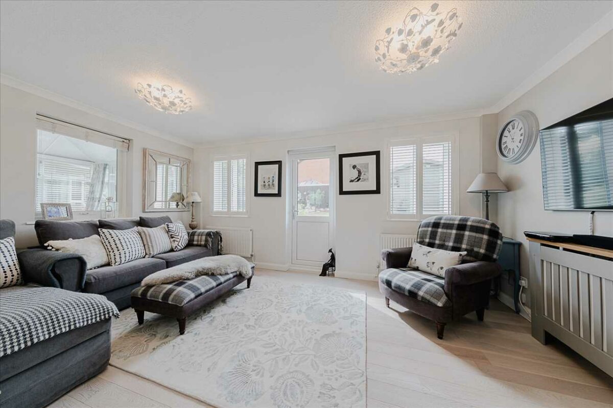 Holly Close, Milton Keynes - Alexander Lawrence