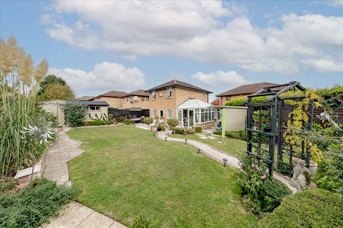 Holly Close, Milton Keynes - Alexander Lawrence