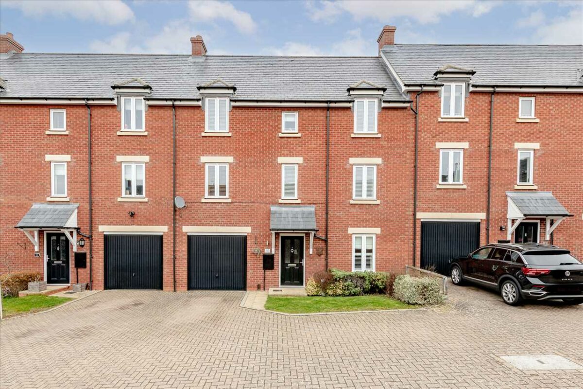 Hayes, Milton Keynes - Alexander Lawrence