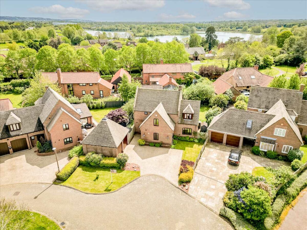 Southfield Close, Milton Keynes - Alexander Lawrence